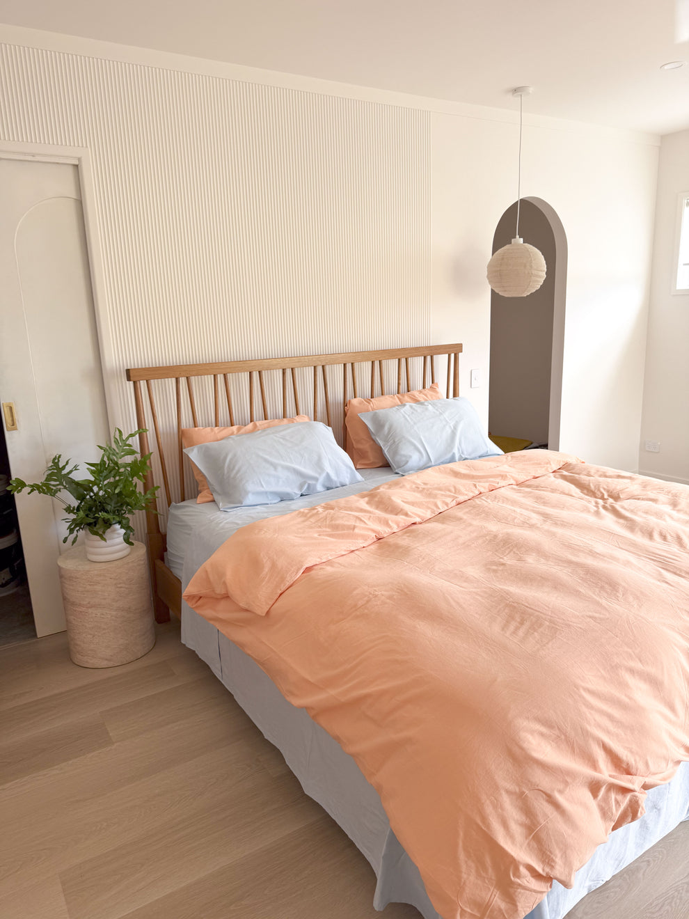 Peach fuzz & Blue aura – Common Thread